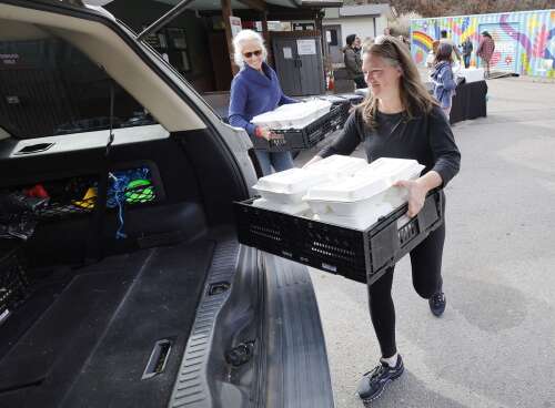 Manna delivers hundreds of Thanksgiving meals to families in Durango ...