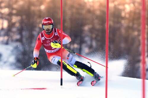 Swiss skier Loic Meillard leads 3 Norwegians in 1st run of Val d'Isere ...