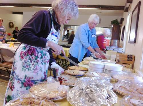 Community Thanksgiving meal prepares to feed 600 people - The Journal