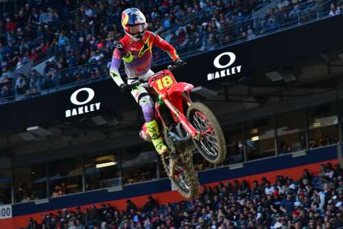Eli Tomac sits out final race with injury; Jett Lawrence wins 2024 Supercross title - The Journal