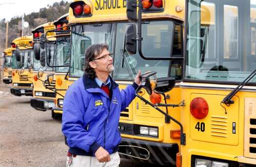 9-R needs bus drivers - The Durango Herald