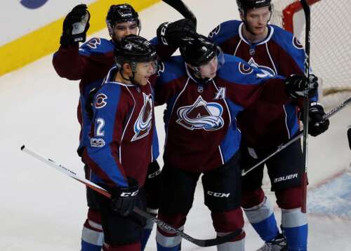 Jarome Iginla powers Avalanche past Jets - The Durango Herald