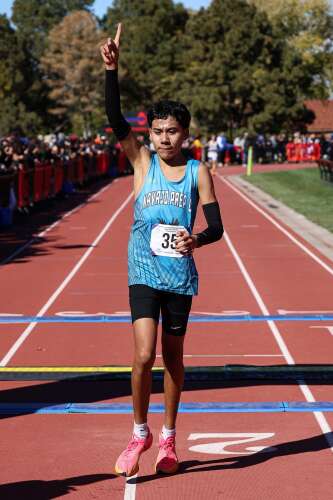 England leads Navajo Prep cross country to state title - The Tri-City ...
