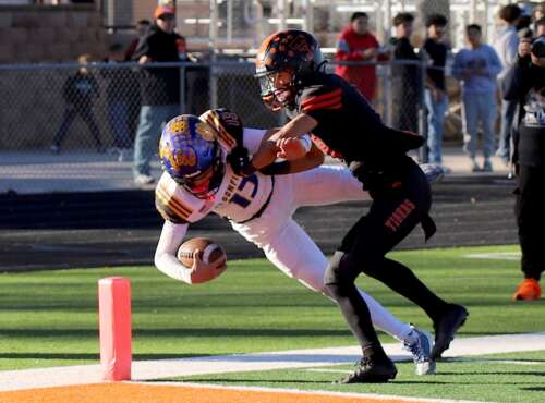 Bobcats tame Taos 62-20, will face St. Pius for chance to repeat as ...