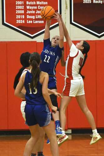 Mancos girls basketball muscles through Ignacio - The Journal