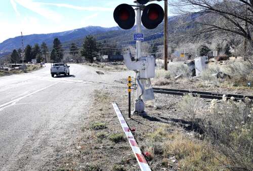 Single-vehicle crash smashes railroad crossing signal box in Hermosa ...