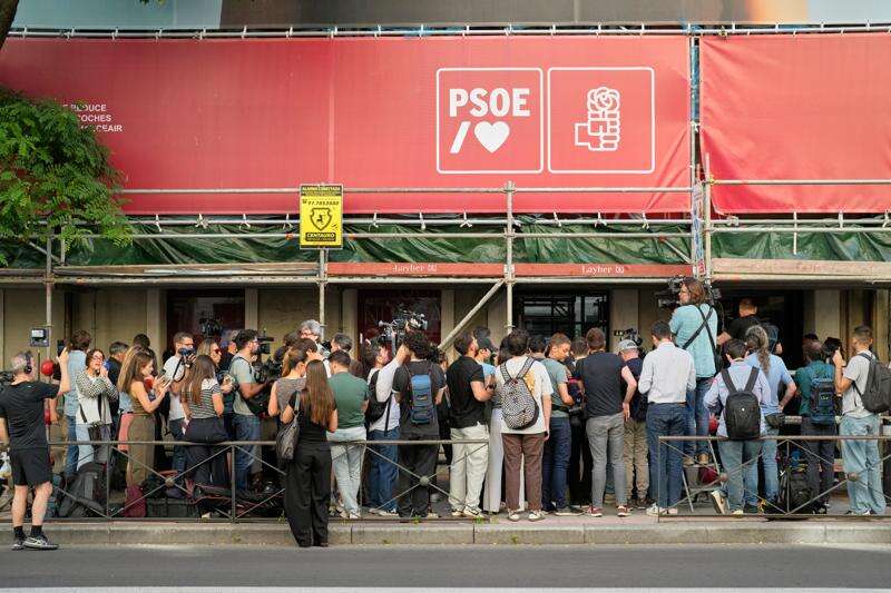 Spanish police search headquarters of PM Sánchez’s ruling Socialist ...