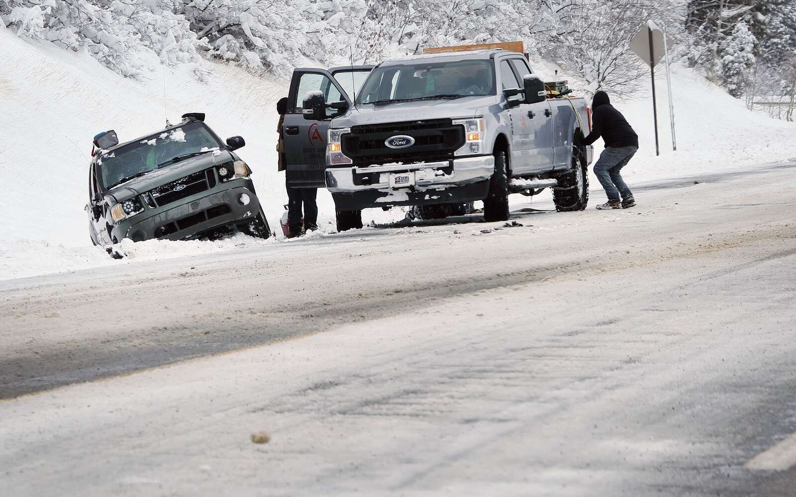 Crashes during snowstorm overwhelm Durango police - The Durango Herald